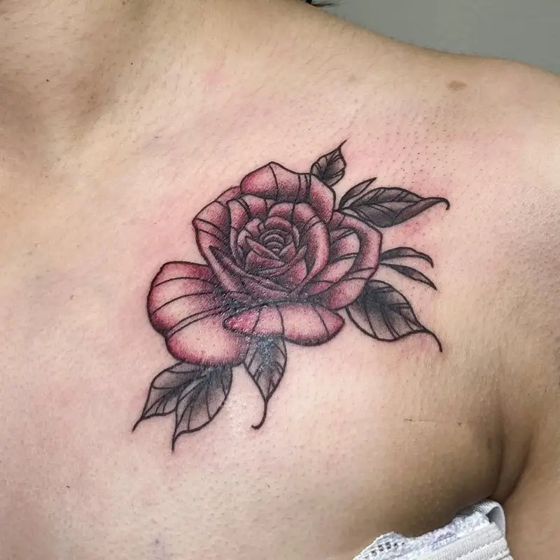 薔薇のタトゥー🌹｜Fine Line / Linework Tattoo on Chest・Sternum – Design Example